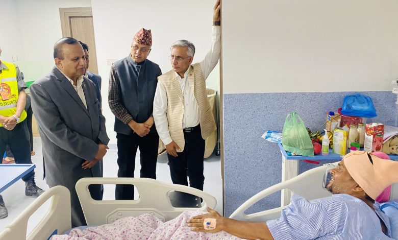 एमाले महासचिव उम्मेदवार जोशीको स्वास्थ्य अवस्था बुझ्‍न अस्पतालमा ...