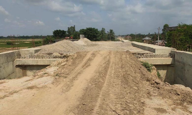 हुलाकी राजमार्गमा दश वर्ष पुराना पुलको निर्माण नयाँ ठेक्काबाट ...