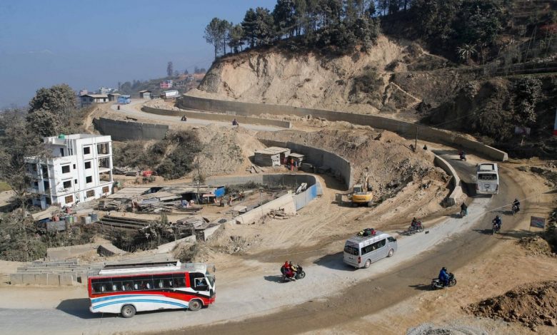 काभ्रे-साँगा धुलिखेल सडकखण्ड विस्तारको काम सुस्त, ५८ प्रतिशत काम अझै ...